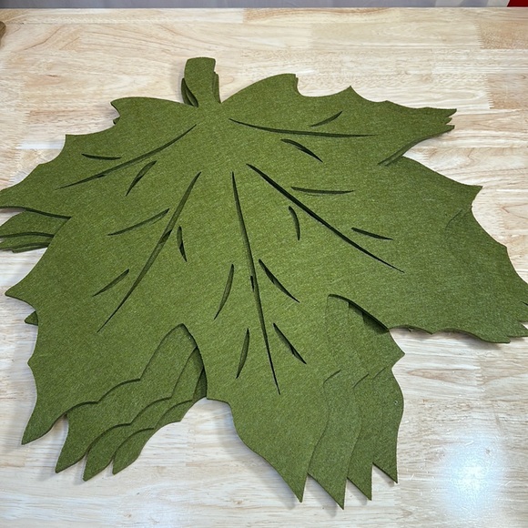 Bed Bath & Beyond | Dining | Versatile Green Felt Maple Leaf ...
